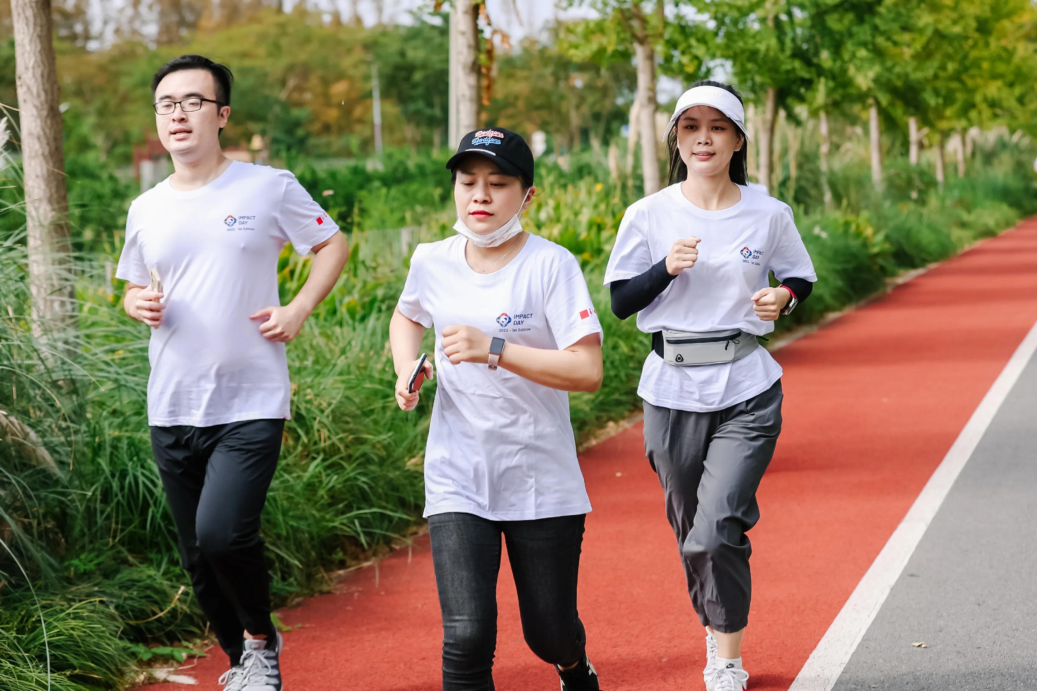 Health and teamwork, the Lohas Camp presents a walking activity in ...