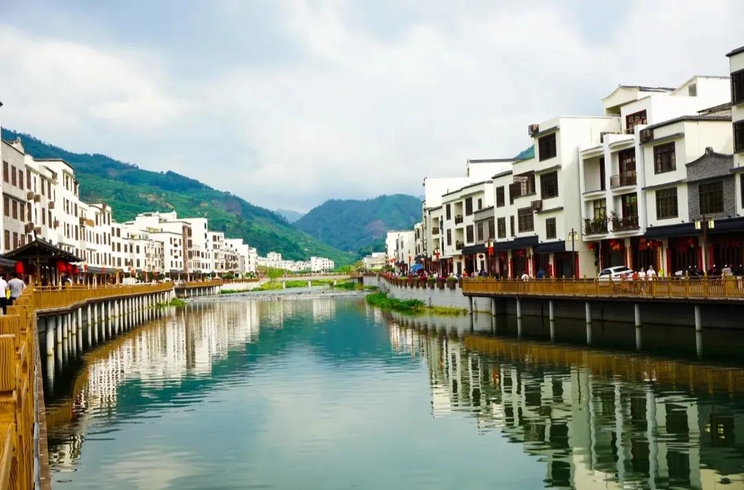 Take you on a tour of mountains and rivers--Xinyi (1) - iNEWS