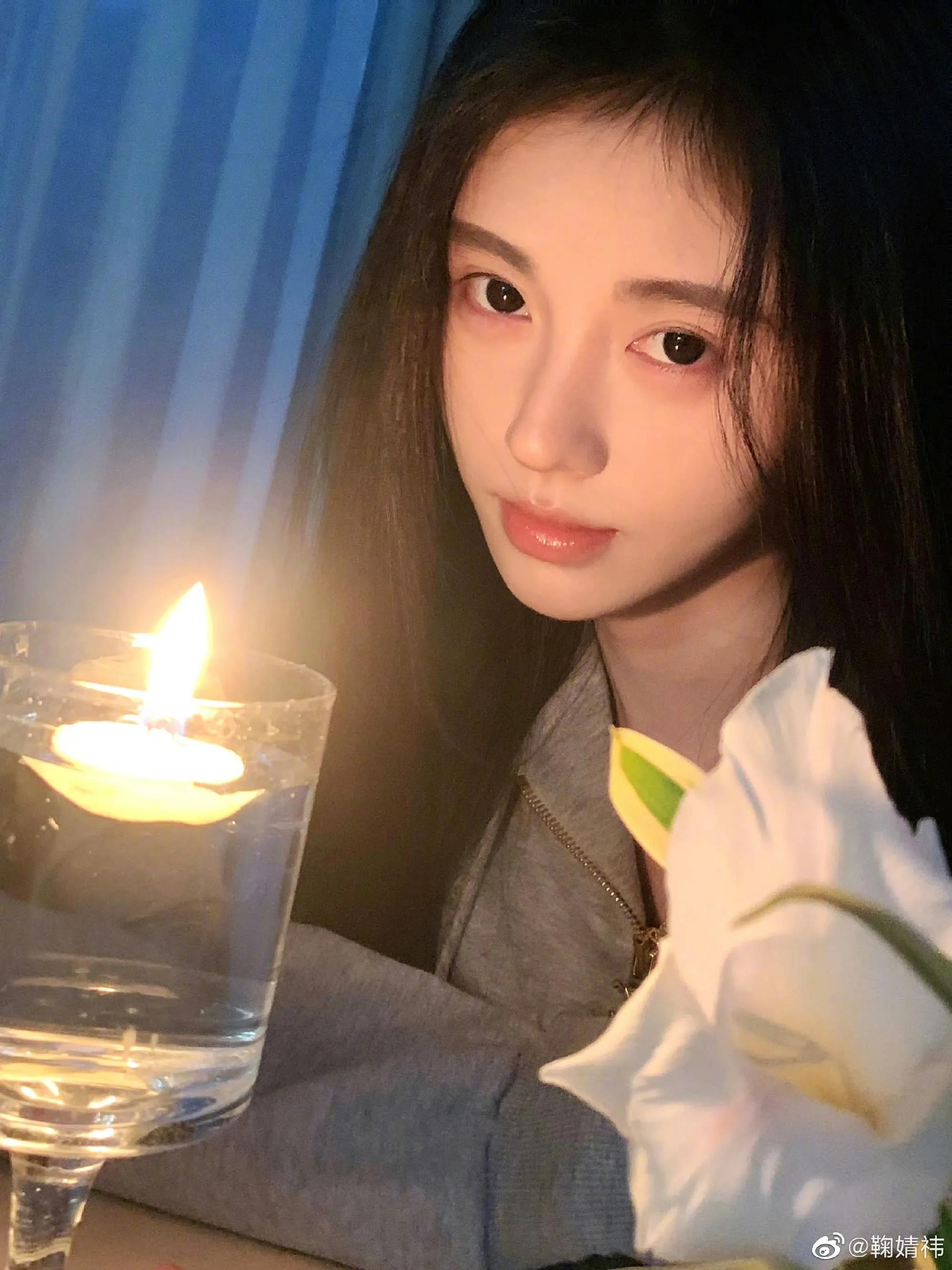 Ju Jingyi's candlelight profile, full of atmosphere, visual feast - iMedia