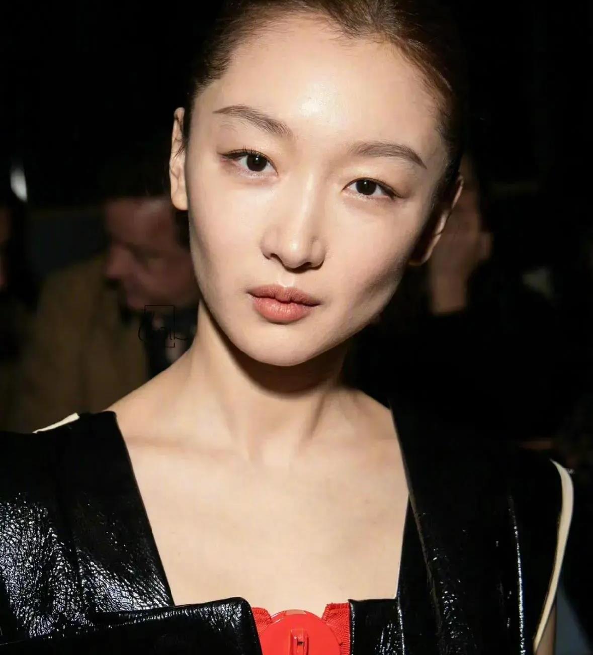 Zhou Dongyu was too thin before and looked mean, but now she looks youthful and bright. - iMedia