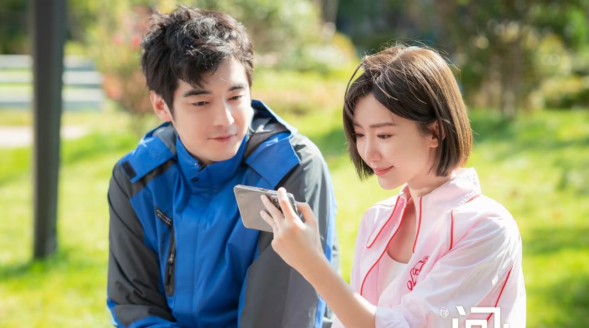 In preparation for "Ask the Heart 2", Zhao Youting returns with the two leading actors, and Zhou ...