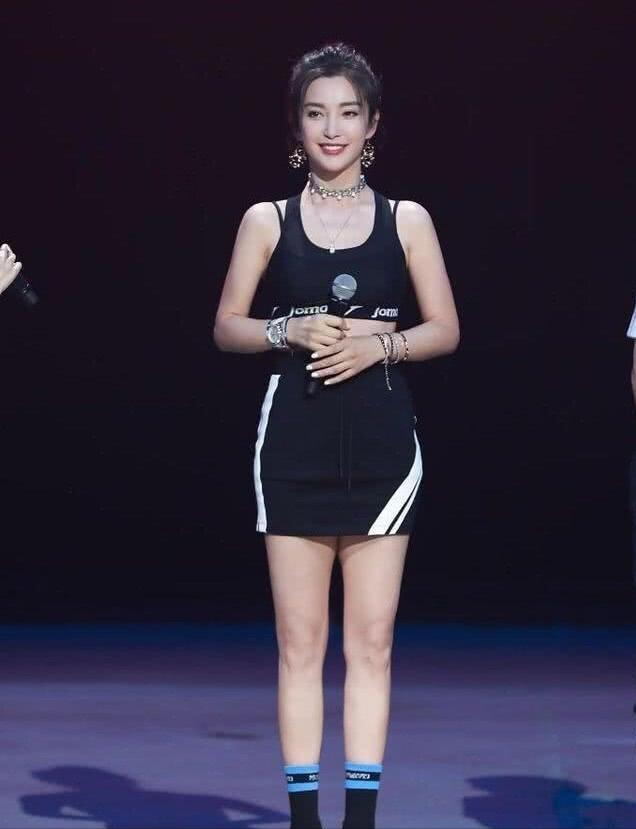 Li Bingbing, who is nearly 50 years old, shows up in sportswear, his ...