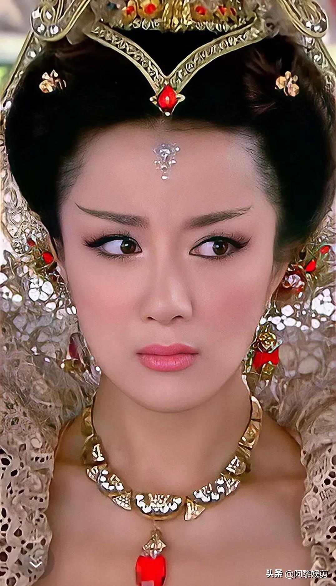 Li Yixiao: The immortal figure is missing, with ice muscles and jade ...