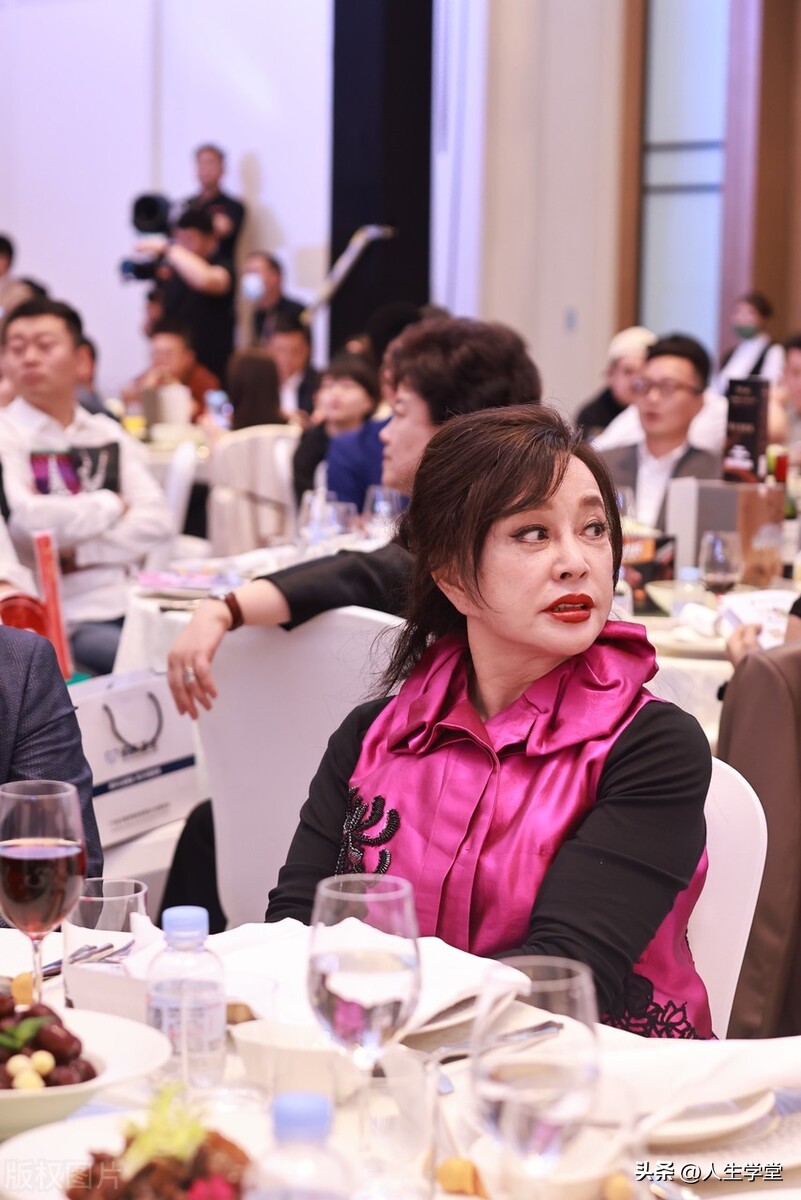 Keeping the heart of a girl forever, how Li Xiaoqing traveled through ...