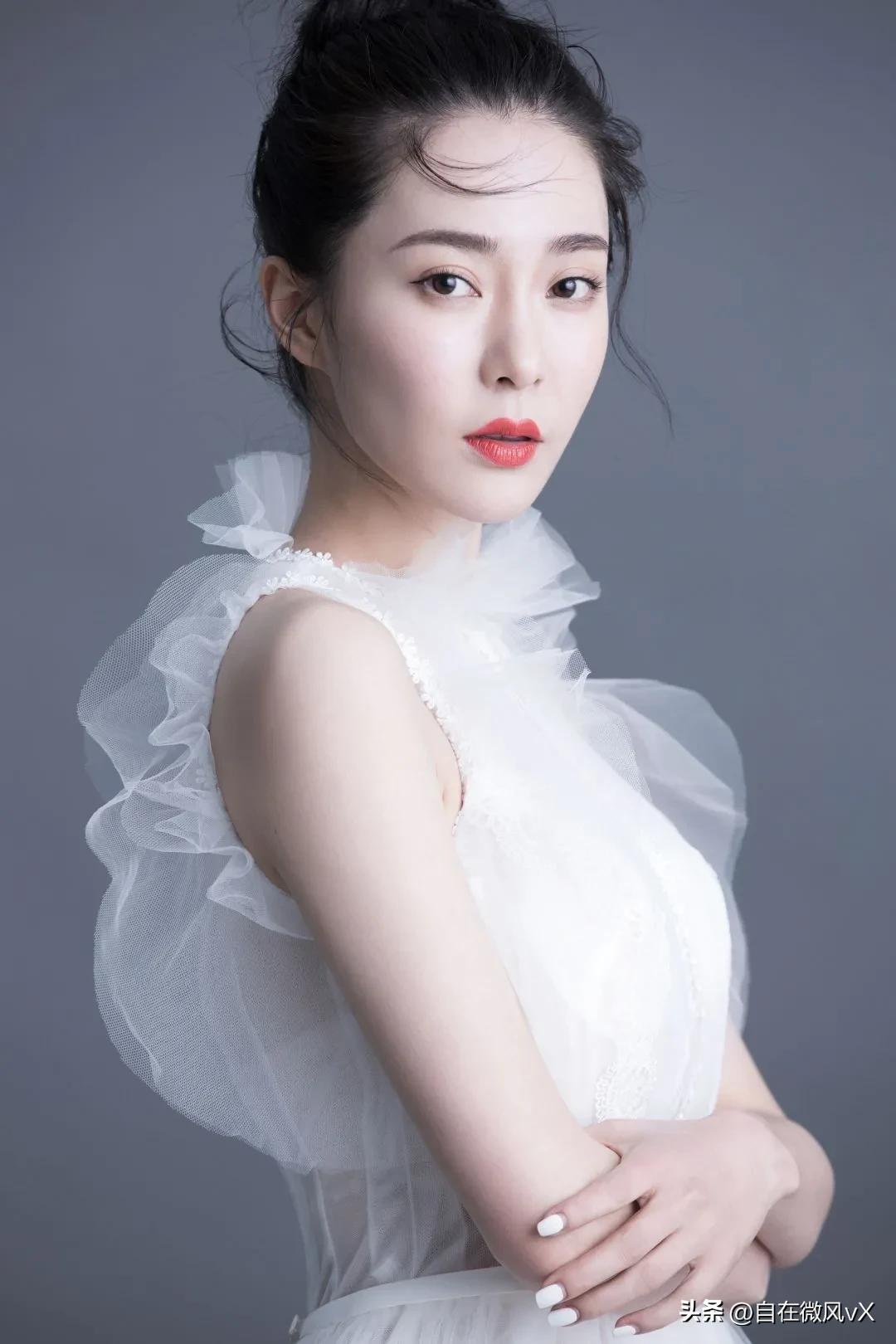 Hu Ran: Sexy and charming, full of femininity - iNEWS