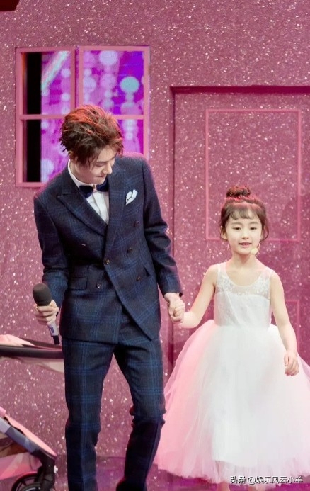 The little girl Wang Yibo fell in love with has now grown up and is ...