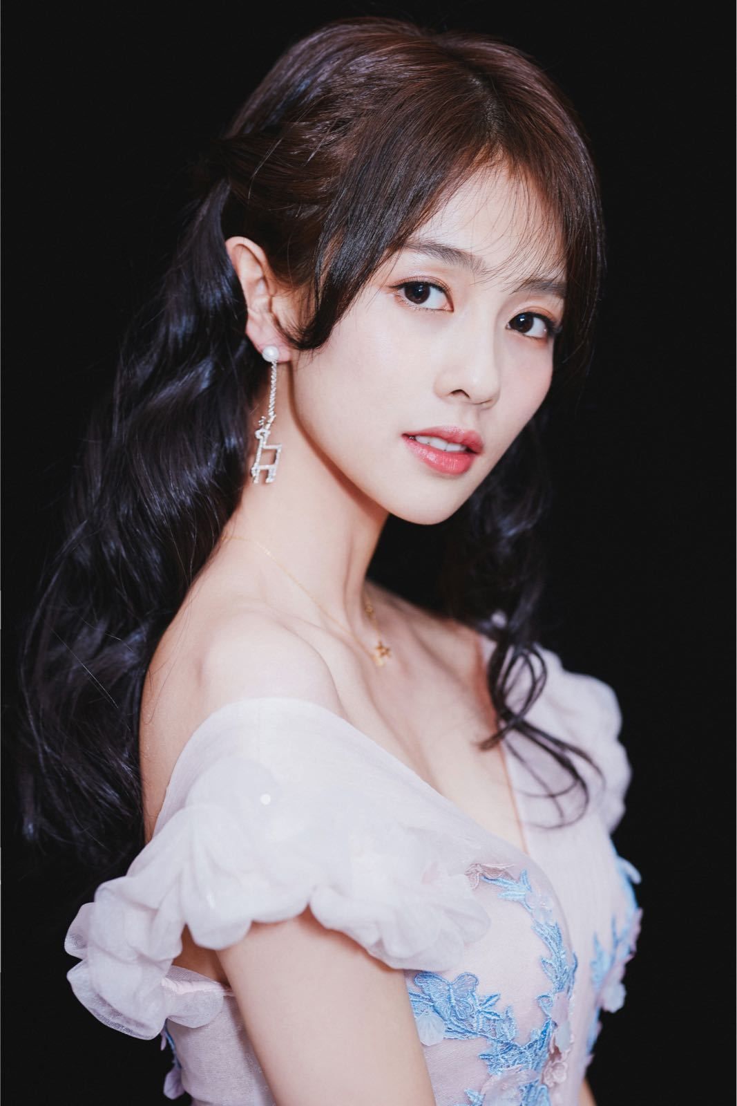 Actor Bailu apologizes for making inappropriate remarks - iNEWS