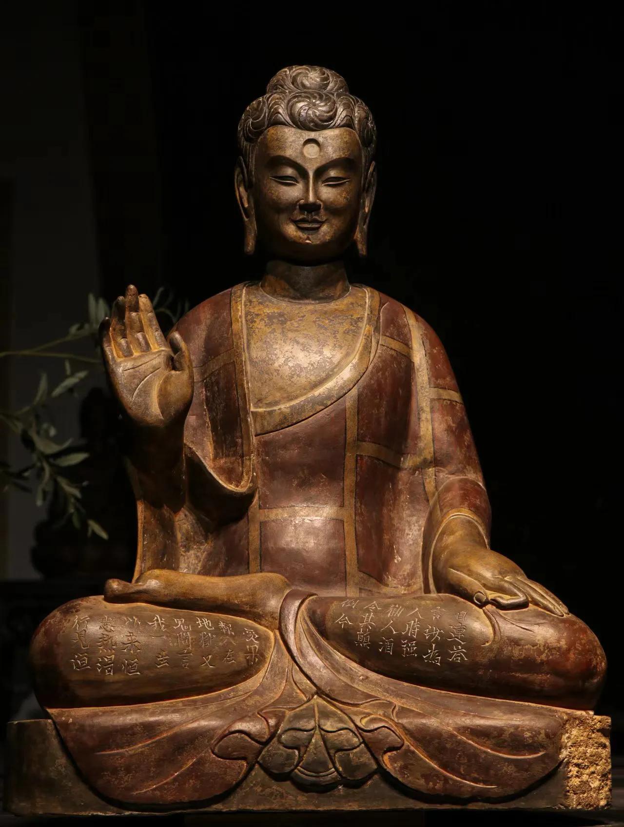 Tang Sakyamuni's sitting Buddha is exquisite in craftsmanship, dressed ...