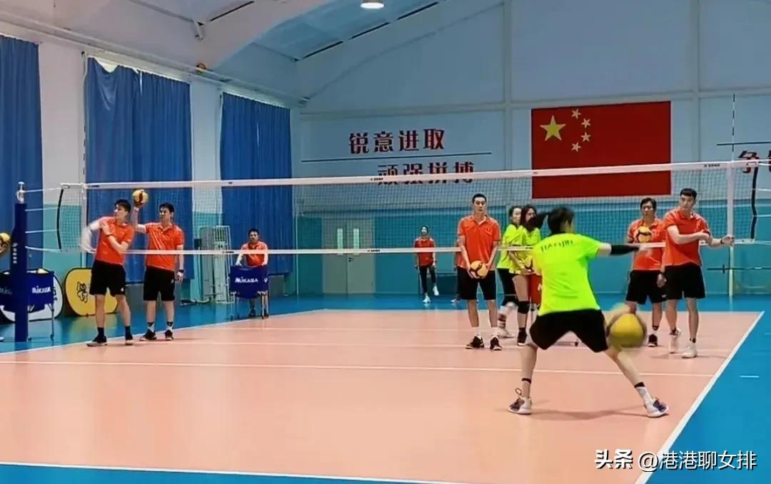 Tianjin women's volleyball team live training, Wang Baoquan and Chen ...