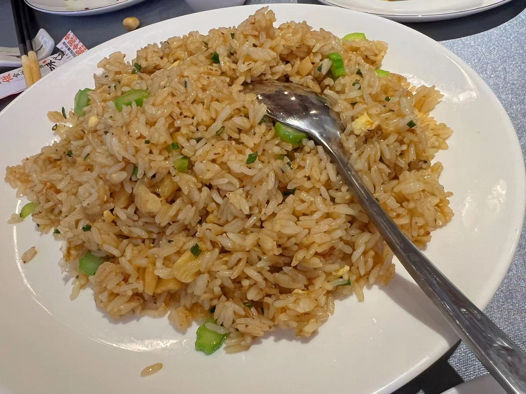 Shunhe Restaurant: There is still a certain gap with Lanshebi - iNEWS