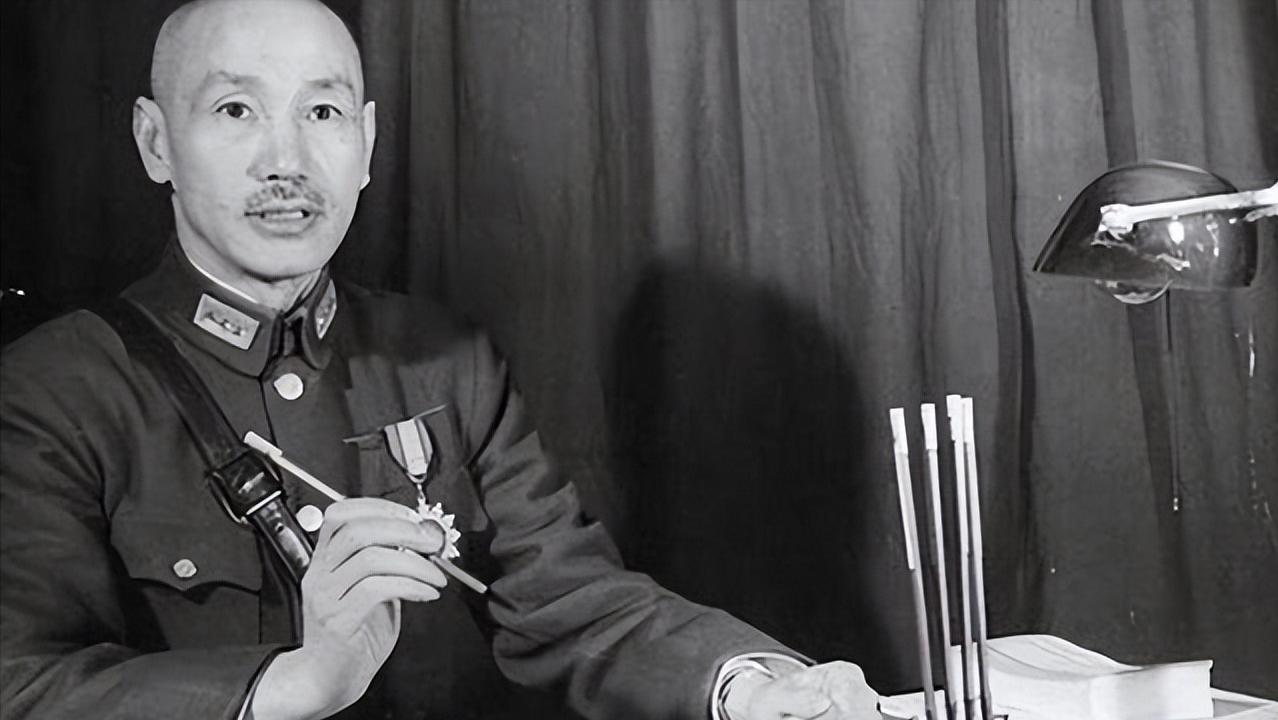 In 1954, Tang Enbo, who betrayed his father-in-law, had no money to see ...