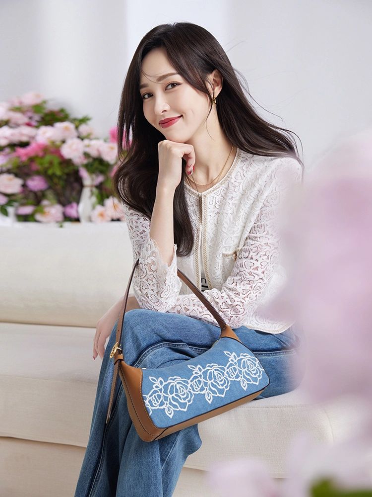 Tang Yan is too good-looking. Since she got married, she has seldom ...