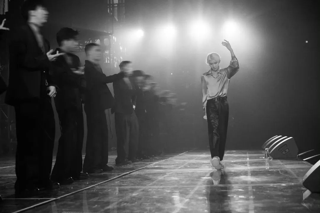 Wang Yuan's tour in Shanghai, the first show was full of amazing stage ...