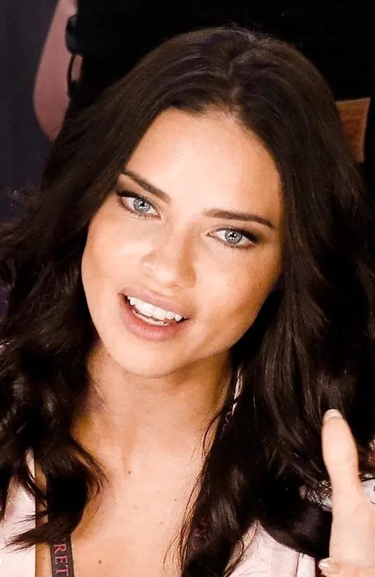 International supermodel Adriana Lima - iNEWS
