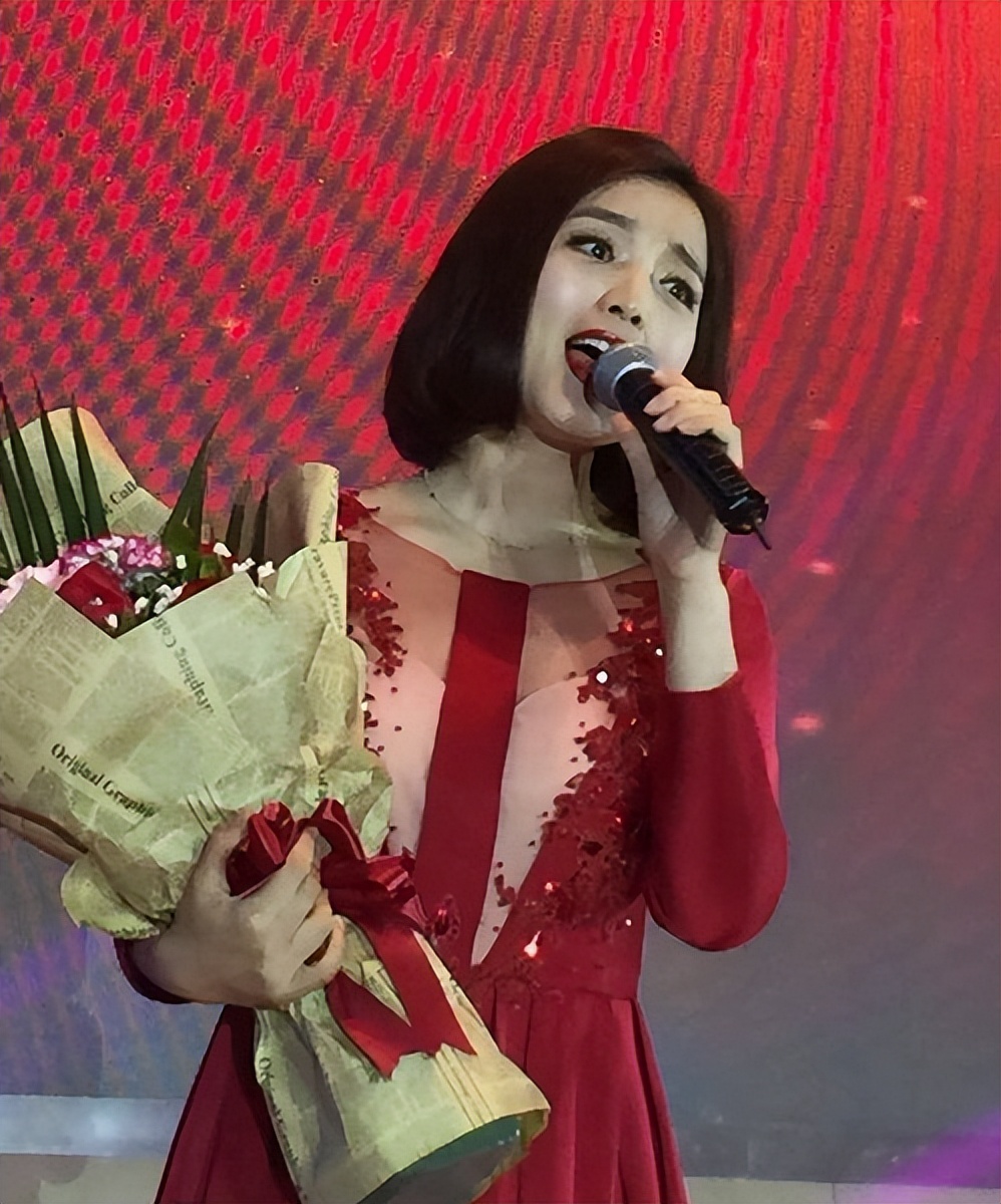 Singer Bai Xue: After divorcing at the age of 38, she remarried and ...