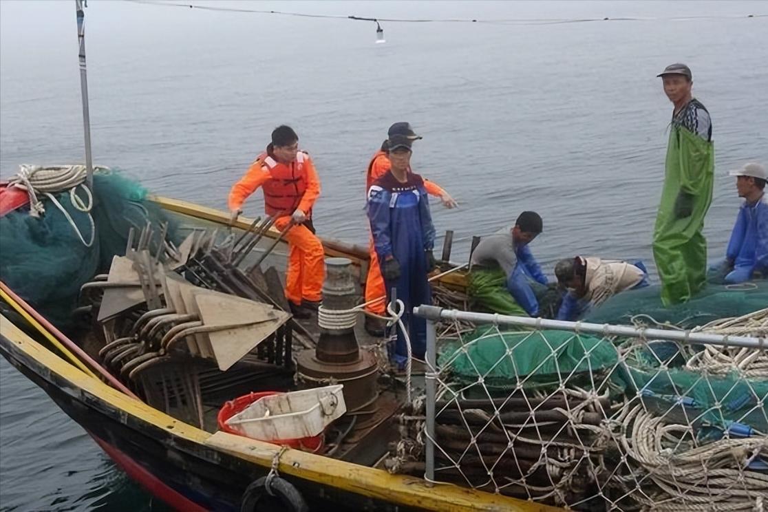 Taiwan authorities detained boats and people, threw 3,000 catties of ...