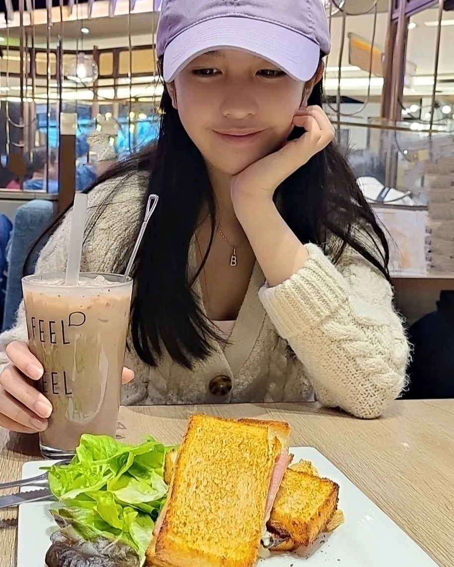 A recent photo of 15-year-old Chen Siying was exposed! The former ...