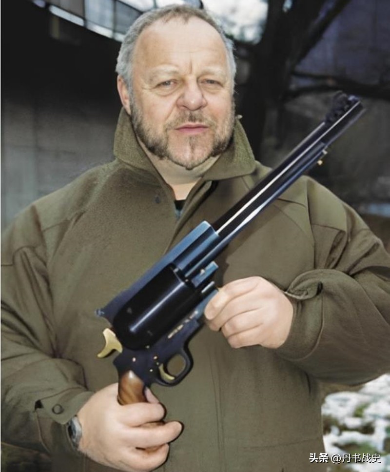 Known as the most powerful pistol - Zeliska revolver - iNEWS