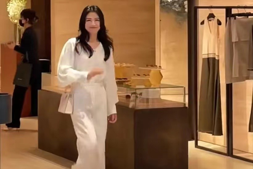 45-year-old Liu Tao was questioned about plastic surgery, and netizens ...