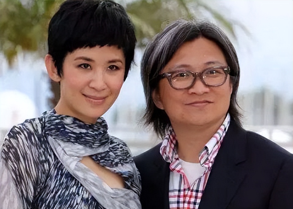 Wu Junru's 17-year-old daughter officially debuted! She looks sweet and ...