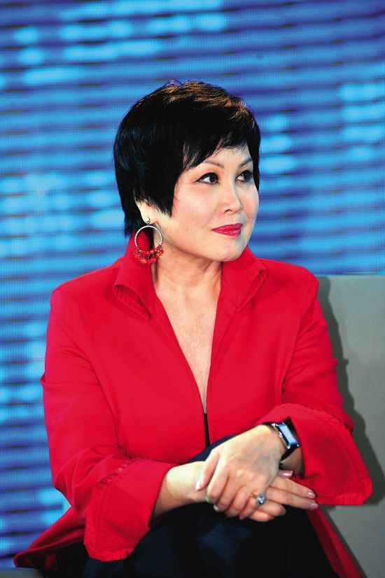 73-year-old Jin Yuxi made her relationship public, showing off her ...