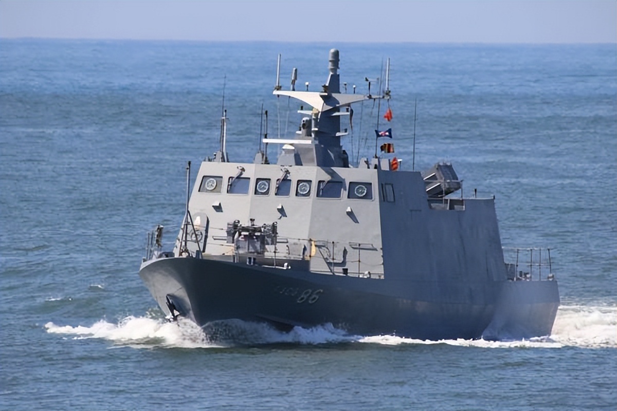 Chinese Equipment Journal—Guanghua No. 6 Stealth Missile Boat - iMedia