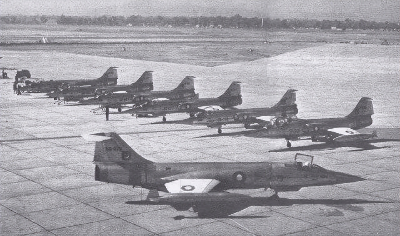 The world's smallest fighter jet, the extraordinary "gnat" (multiple ...