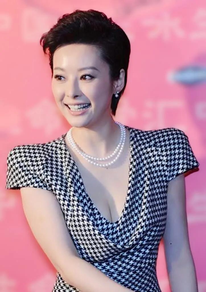 Mainland actress - Yuan Li - iNEWS