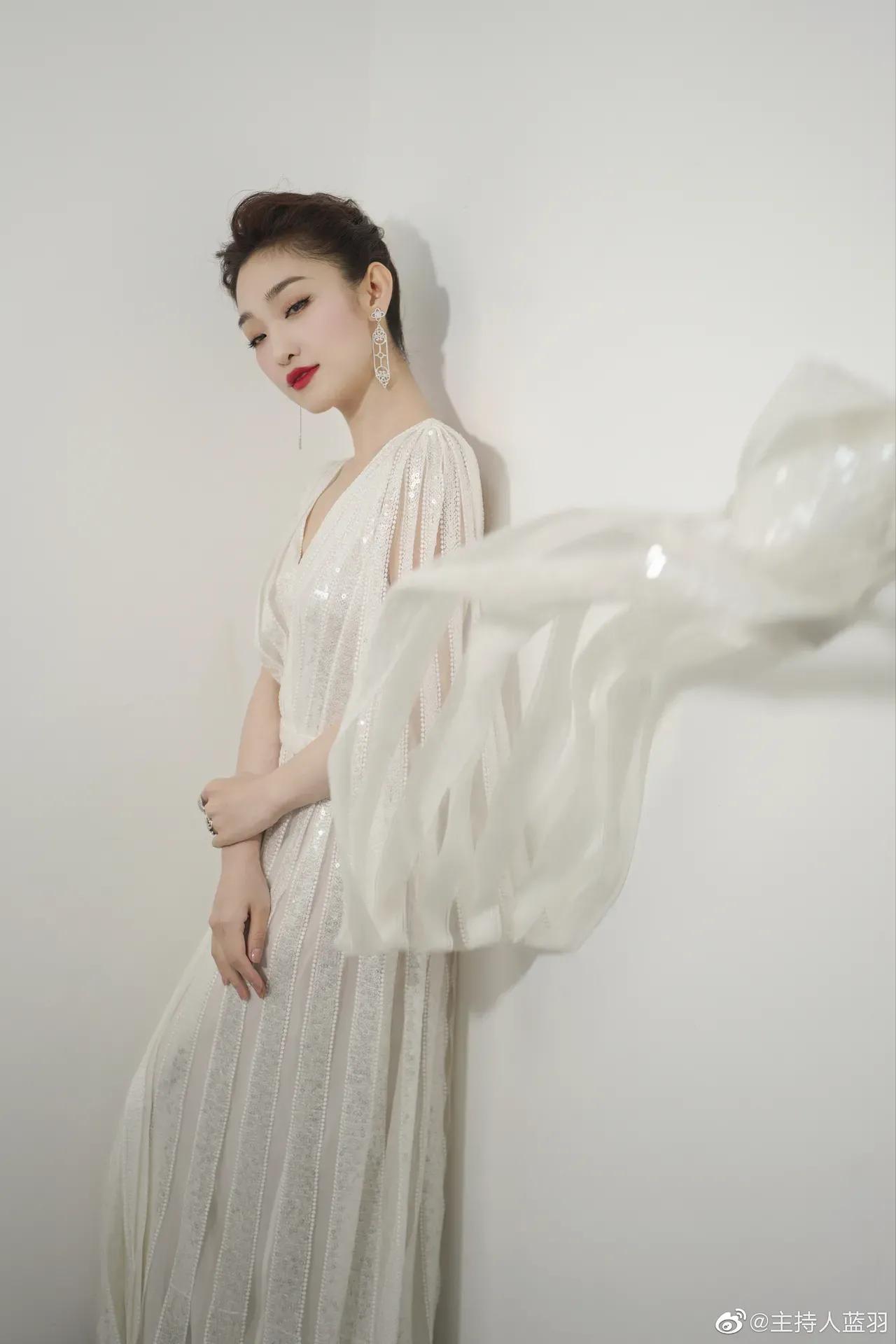 The host Lan Yu, a temperamental beauty - iMedia