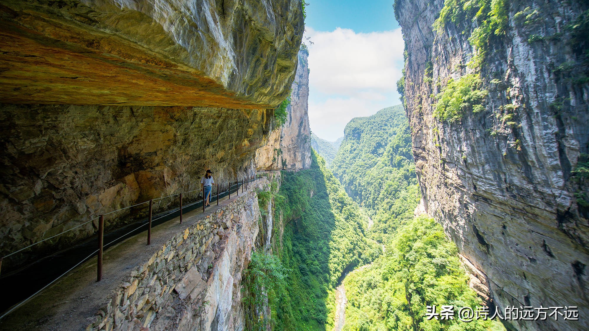 Shocked!The "wall-mounted canal" in Wulong, Chongqing, on a 300-meter ...