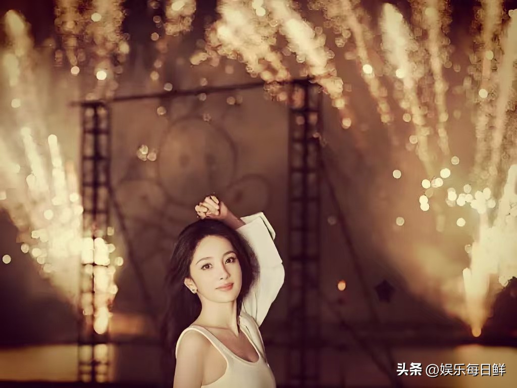 Liuyang fireworks illuminate the night sky, Yang Mi's birthday ...