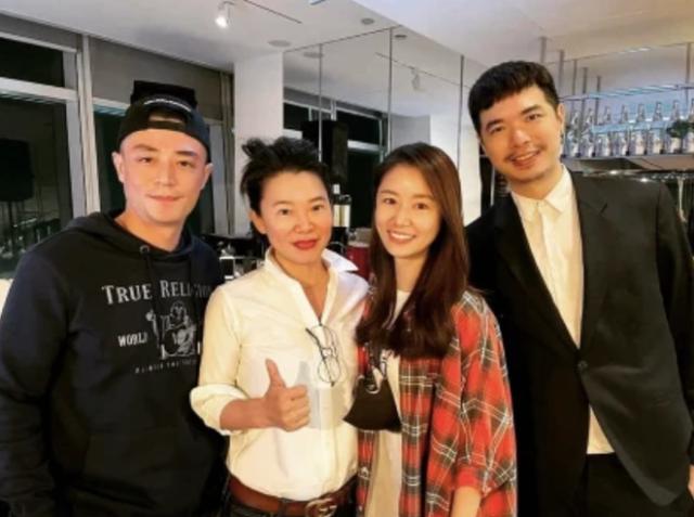 Ruby Lin Huo Jianhua's high-profile show of affection!Wearing casual ...