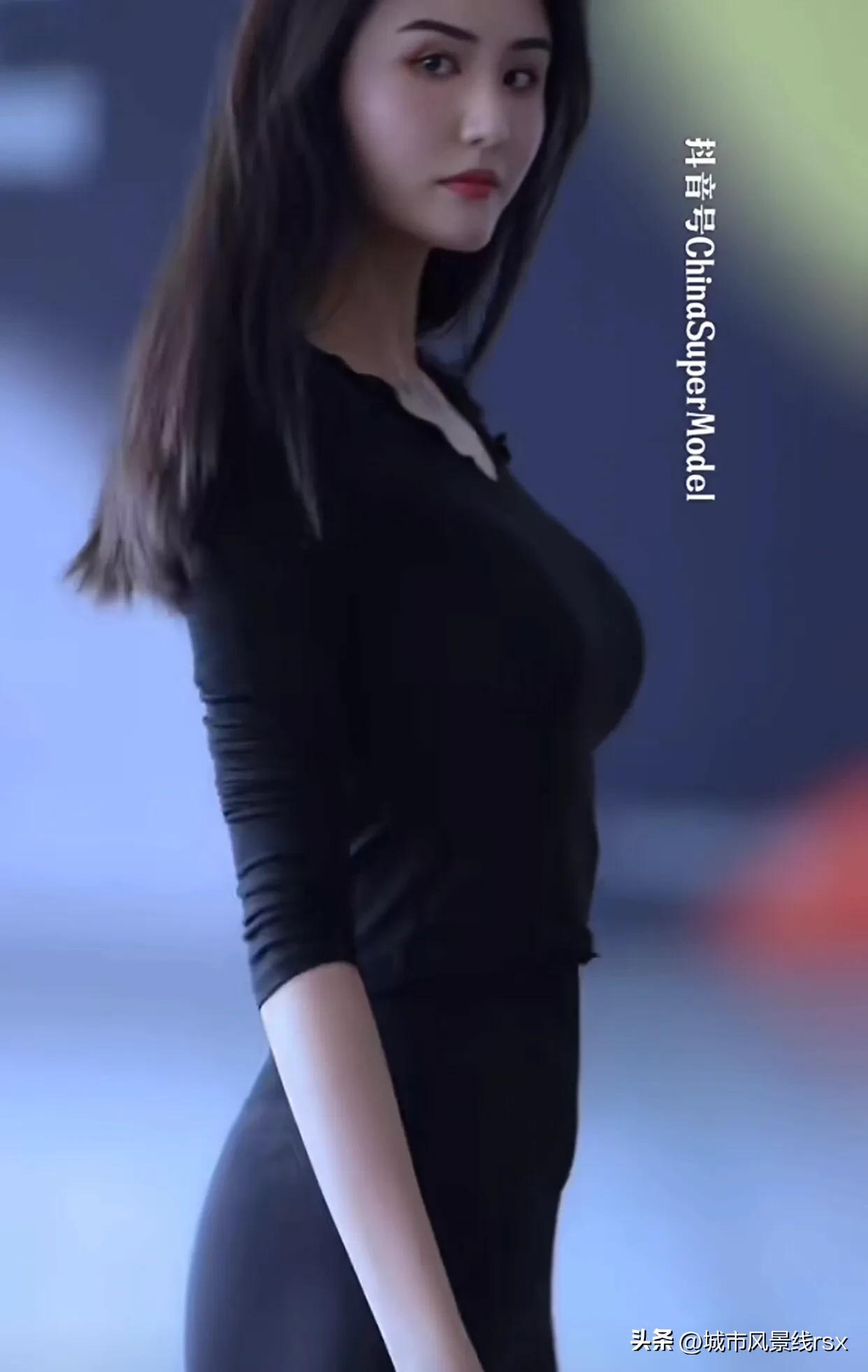 Supermodel Song Kexin has a beautiful face and an S-shaped body, and ...