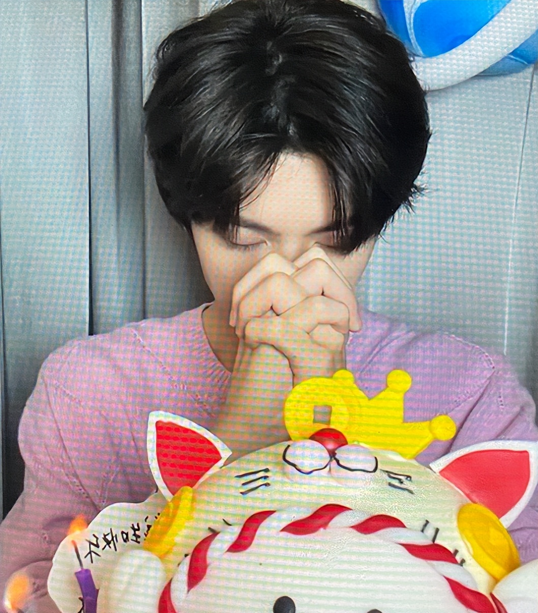 Chen Zheyuan: On his 26th birthday, he celebrated his birthday with his ...