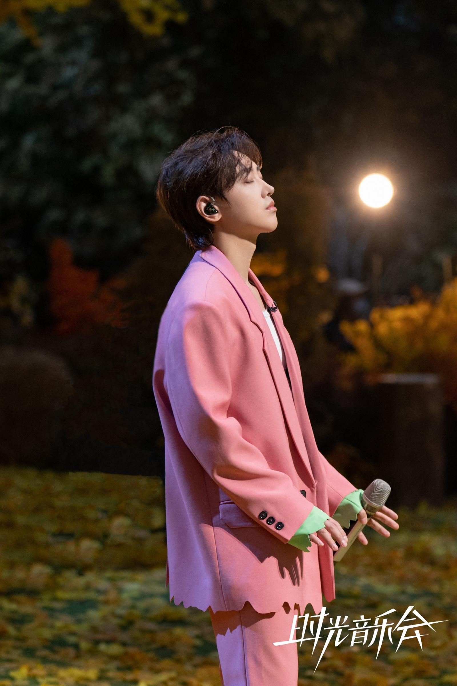 Wei Xun adapted and sang [Men KTV], which was approved by Hu Yanbin on ...