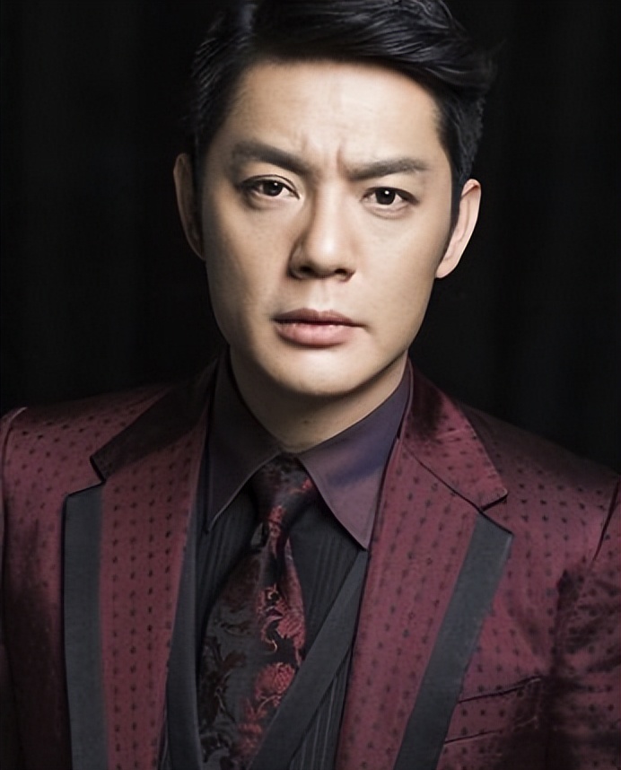 Fu Chengpeng, a professional military householder: Abandoning his wife ...