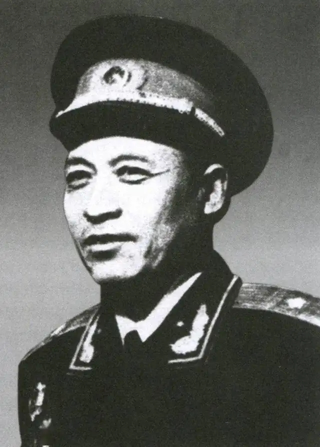 Lin Biao rarely greeted people, but when he met Li Fuze, he made an ...