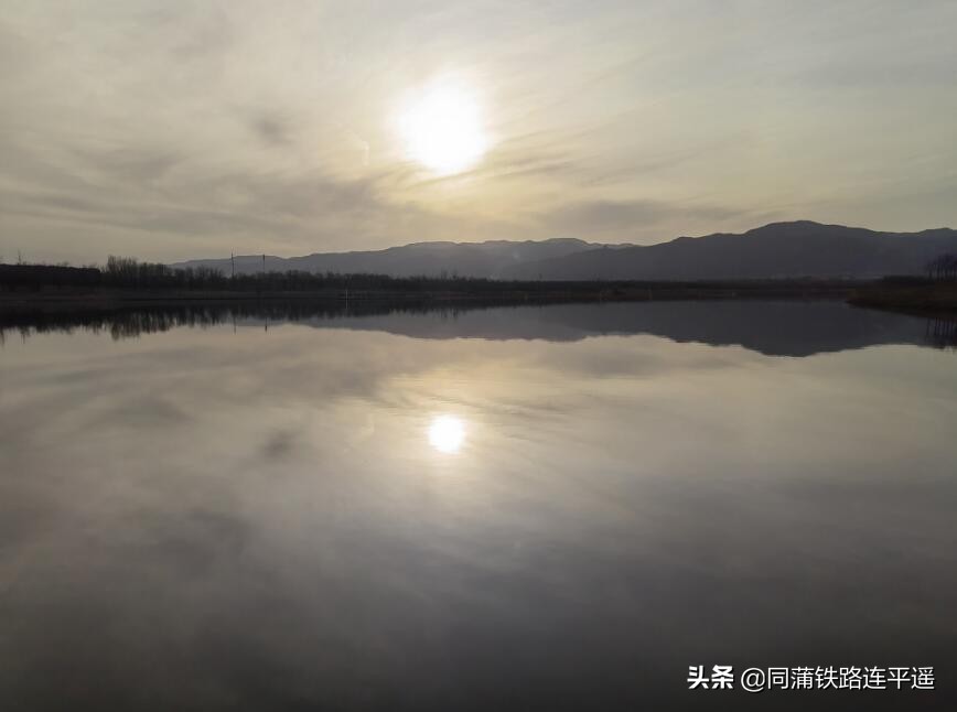 Jingzhe went to the river and lake, the ice melted, the water was clear ...