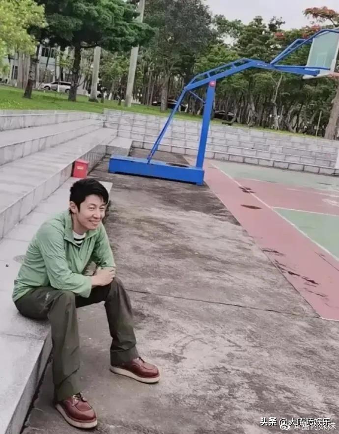 A netizen meets Sa Beining and brings his father back to his hometown ...