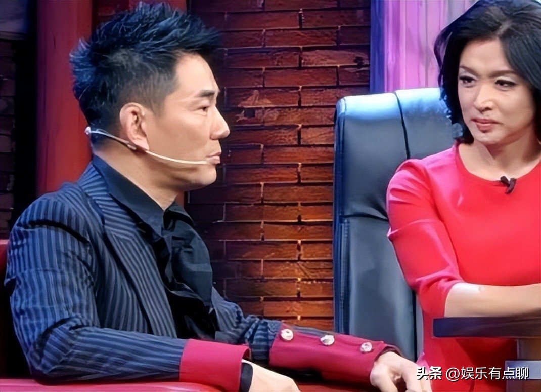 What does Ren Xianqi rely on to hold the younger brothers in "Brother ...