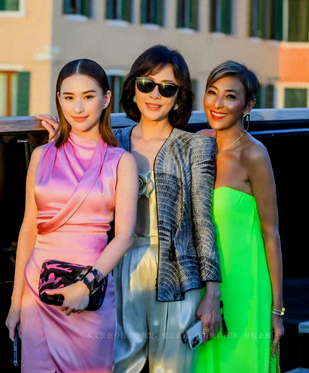 58-year-old Carina Lau and Shu Qi share the stage, with heavy wigs and ...