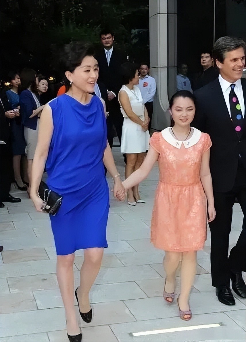 Yang Lan's daughter perfectly avoids her fine genes!Mother and daughter ...