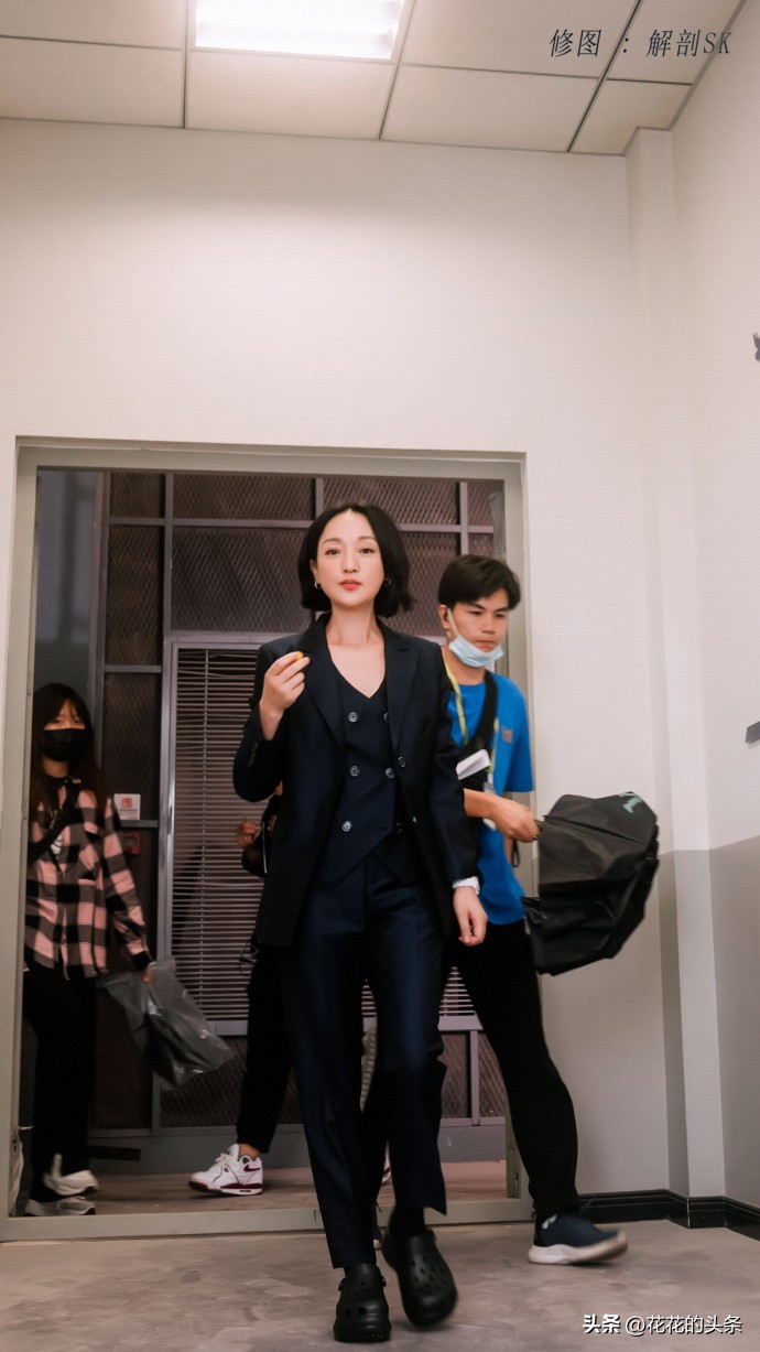 "Imperfect Victim": Zhou Xun interprets the exciting image of professional women - iNEWS
