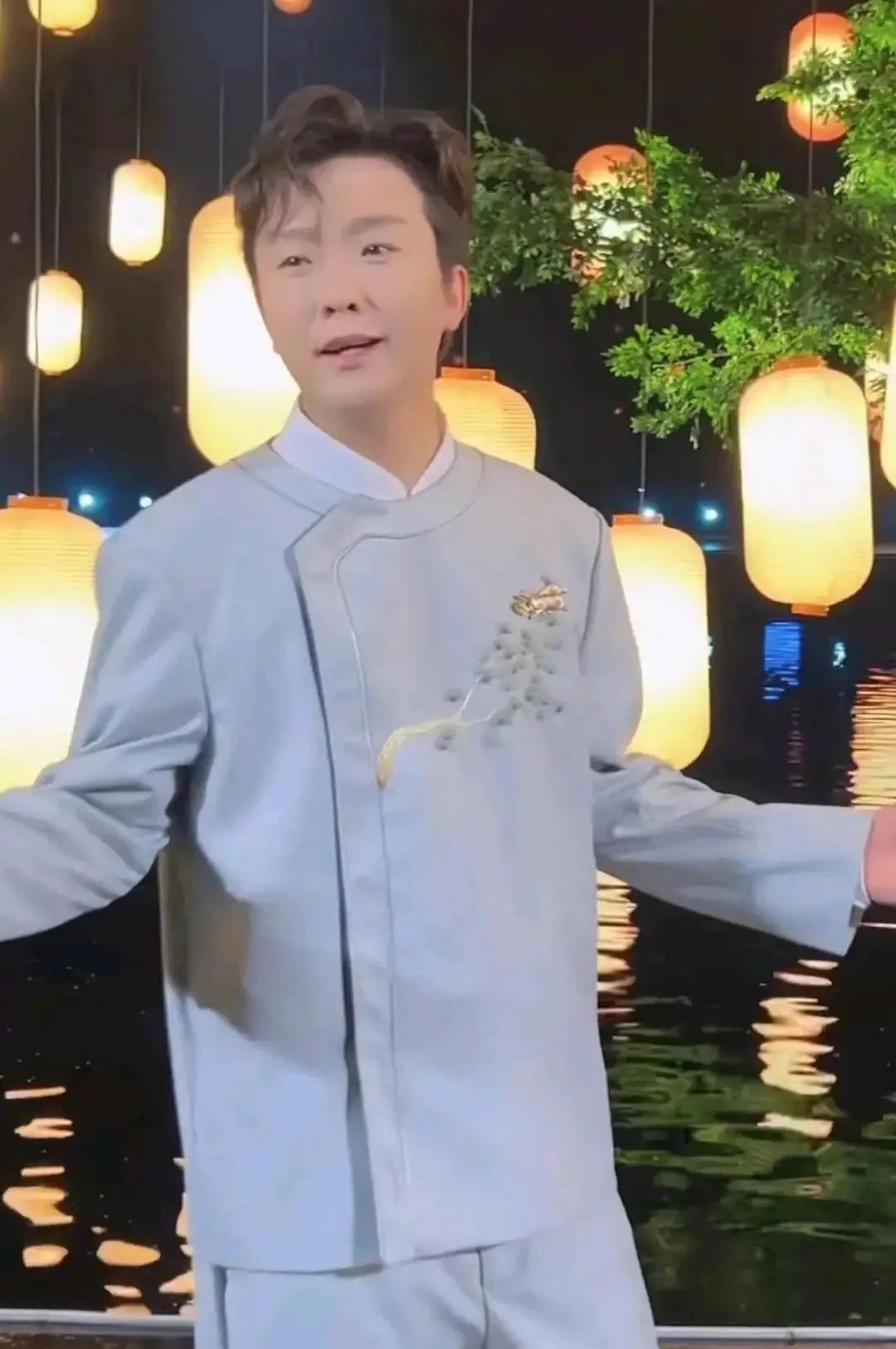 Well-known singer Li Yugang is worth over 100 million but chose to live ...