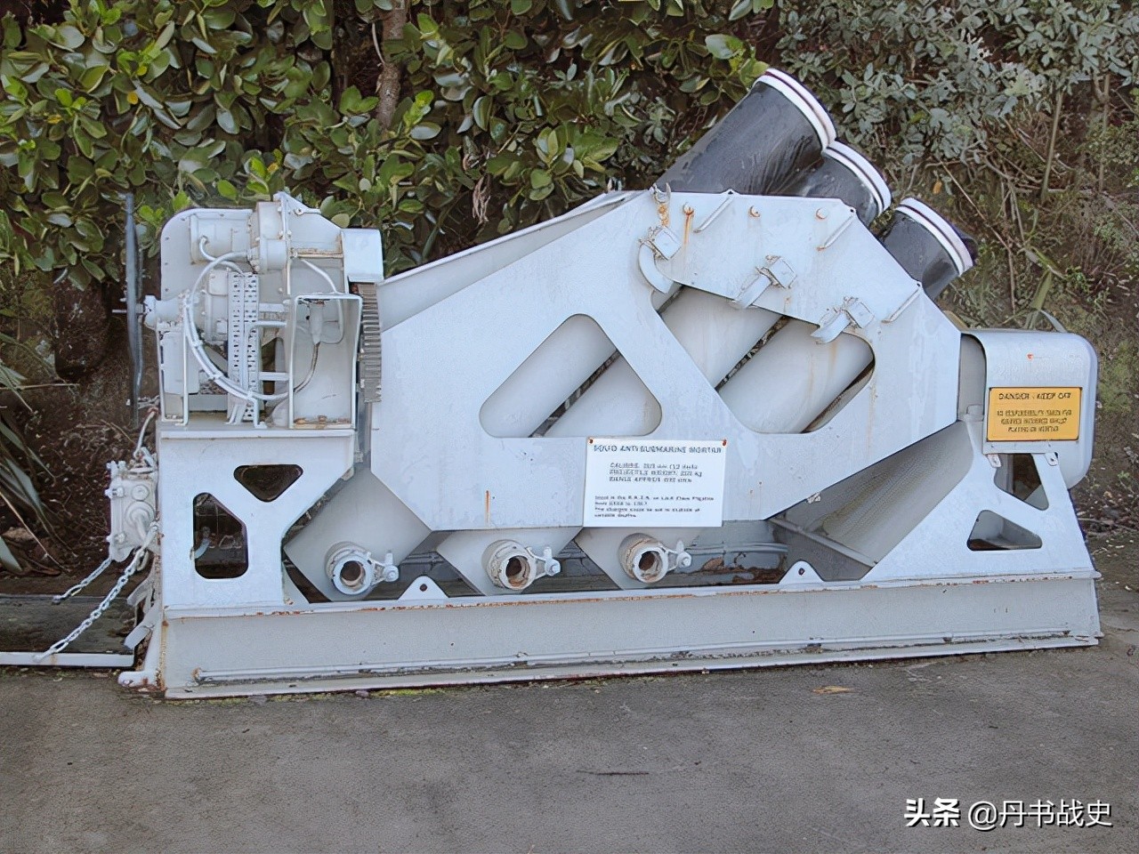 An anti-submarine weapon stronger than the hedgehog, the British "Squid ...