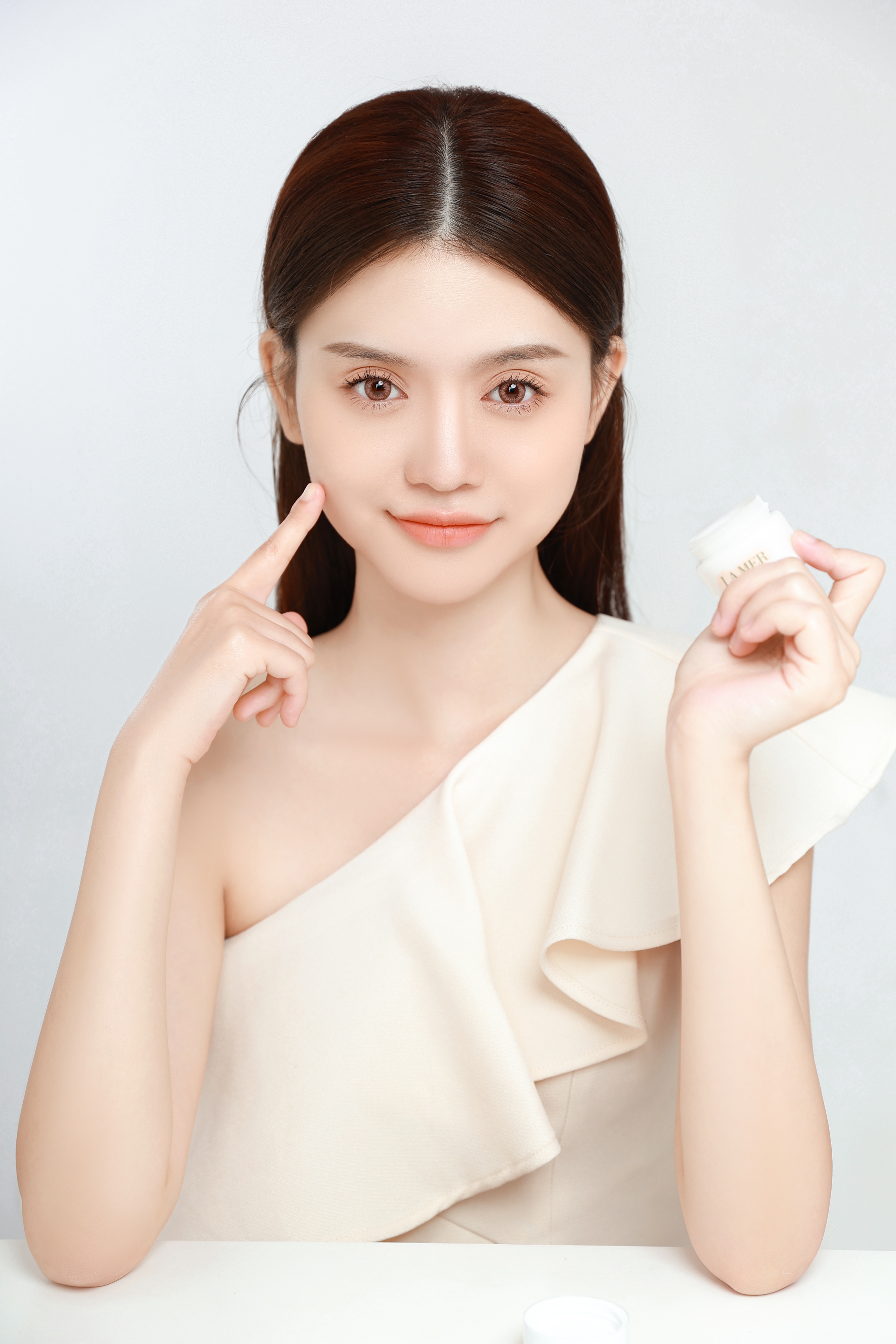 Cheng Xin, who has slender and beautiful legs in "Frightening Reversal ...