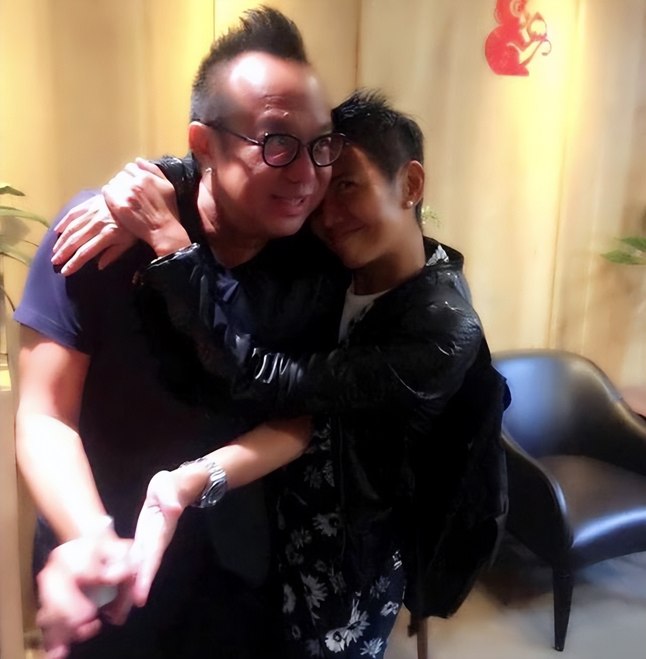 Singer Huang Dawei was exposed to heart failure and was sent to the hospital, and the agent's ...