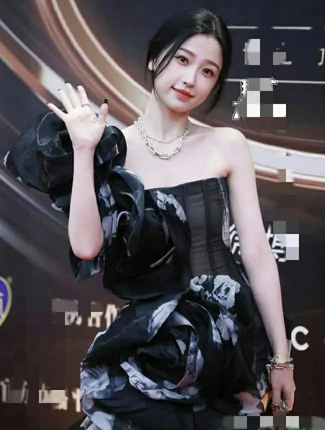 Red Carpet Gala Weibo Disaster: Yu Shuxin's White Deer Coquettish Jin ...
