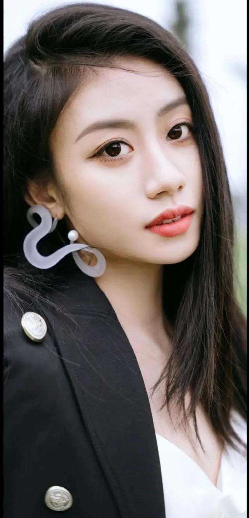 Sexy, charming and compelling Wu Keyue's photo - iMedia