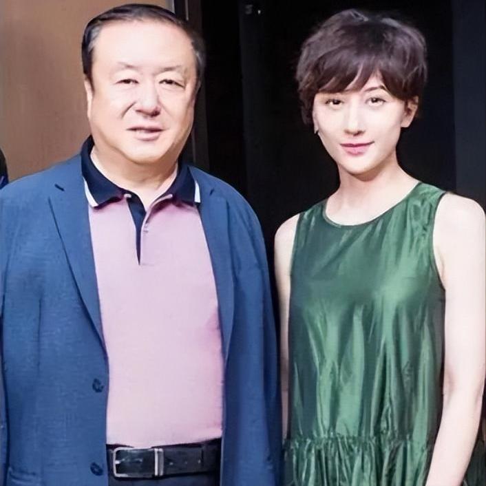 You Xiaogang: Married Zhou Tingyi 30 years younger for the third time, and gave birth to two ...